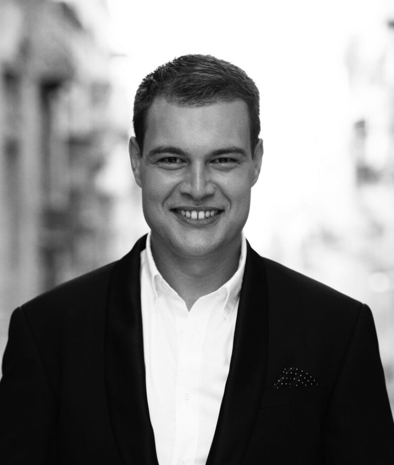 Cliff Zammit Stevens (Mr. Bumble) - Masquerade